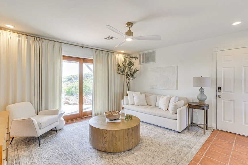 Lake Lawtonka View: Mountaintop Medicine Park Home - Lake Lawtonka, OK