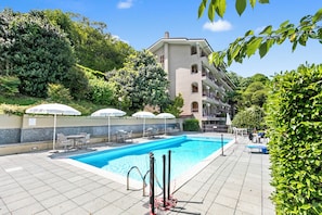 Piscina exterior sazonal
