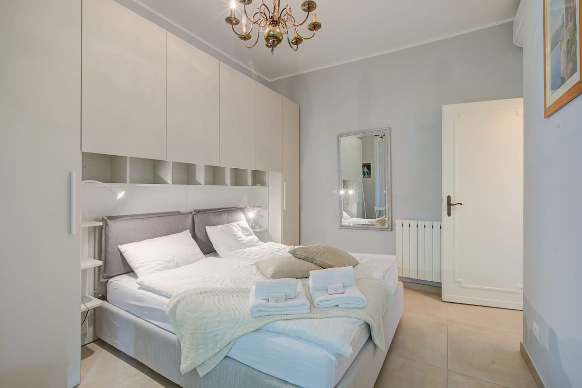 Apartamento Lua de Mel, 1 quarto, junto à montanha (Mon Reve Lake View Pool, Stresa) | 2 quartos, ferro/tábua de engomar, Wi-fi grátis