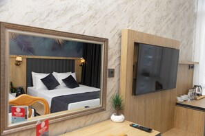 Quarto Triplo Deluxe | Roupa hipoalergénica, camas de colchão viscoelástico 