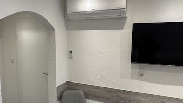 Quarto triplo, banheiro privativo | Wi-Fi de cortesia