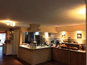 Pequeno-almoço tipo buffet diário incluído 