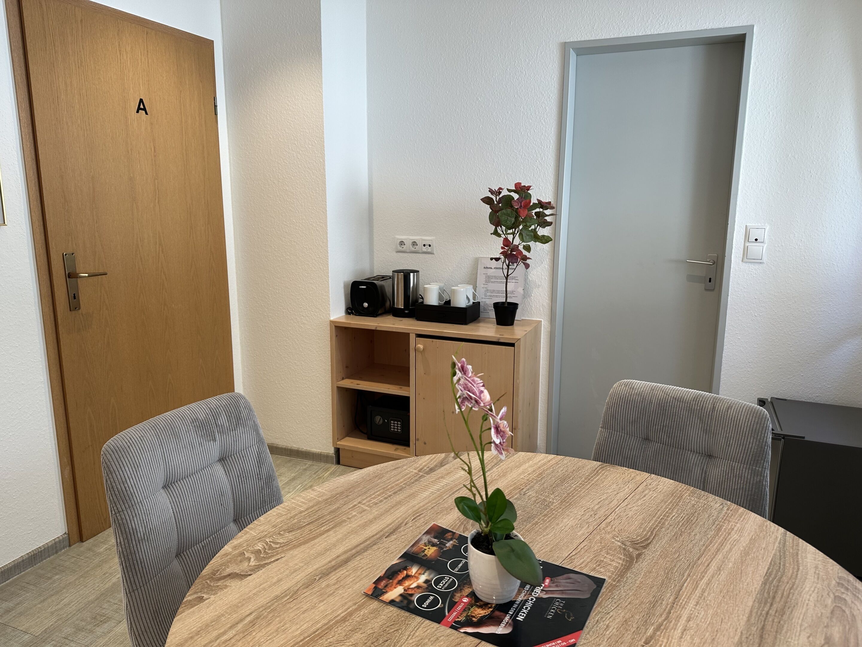 Apartamento superior, banheiro privativo | Lounge