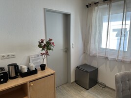 Apartamento superior, banheiro privativo | Lounge
