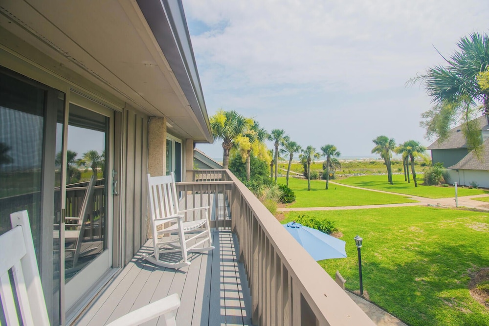 Steps To The Beach! Resort Access & Golf Cart Included! Dog Friendly - Fripp Island, SC