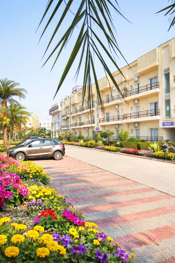 Citrine Suites And Resorts Vrindavan - Vrindavan