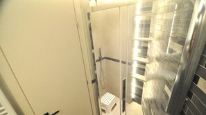 Apartamento superior, vista para a cidade | Banheiro