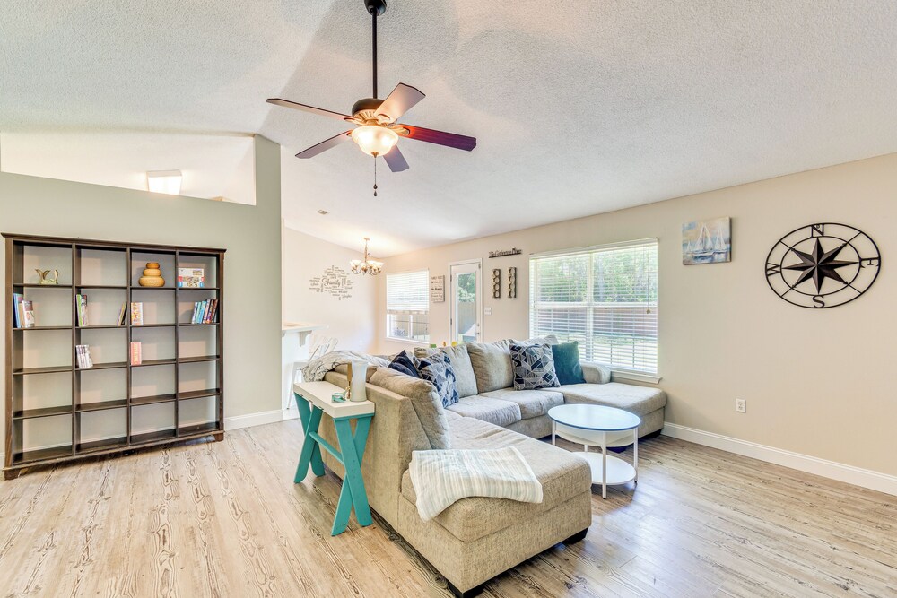 6 Mi To Navarre Beach: Dog-friendly Home W/ Yard - Navarre, FL