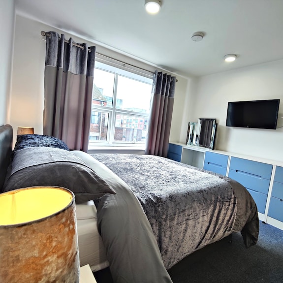 Penthouse Room - Deluxe-ensuite With Shower - Liverpool
