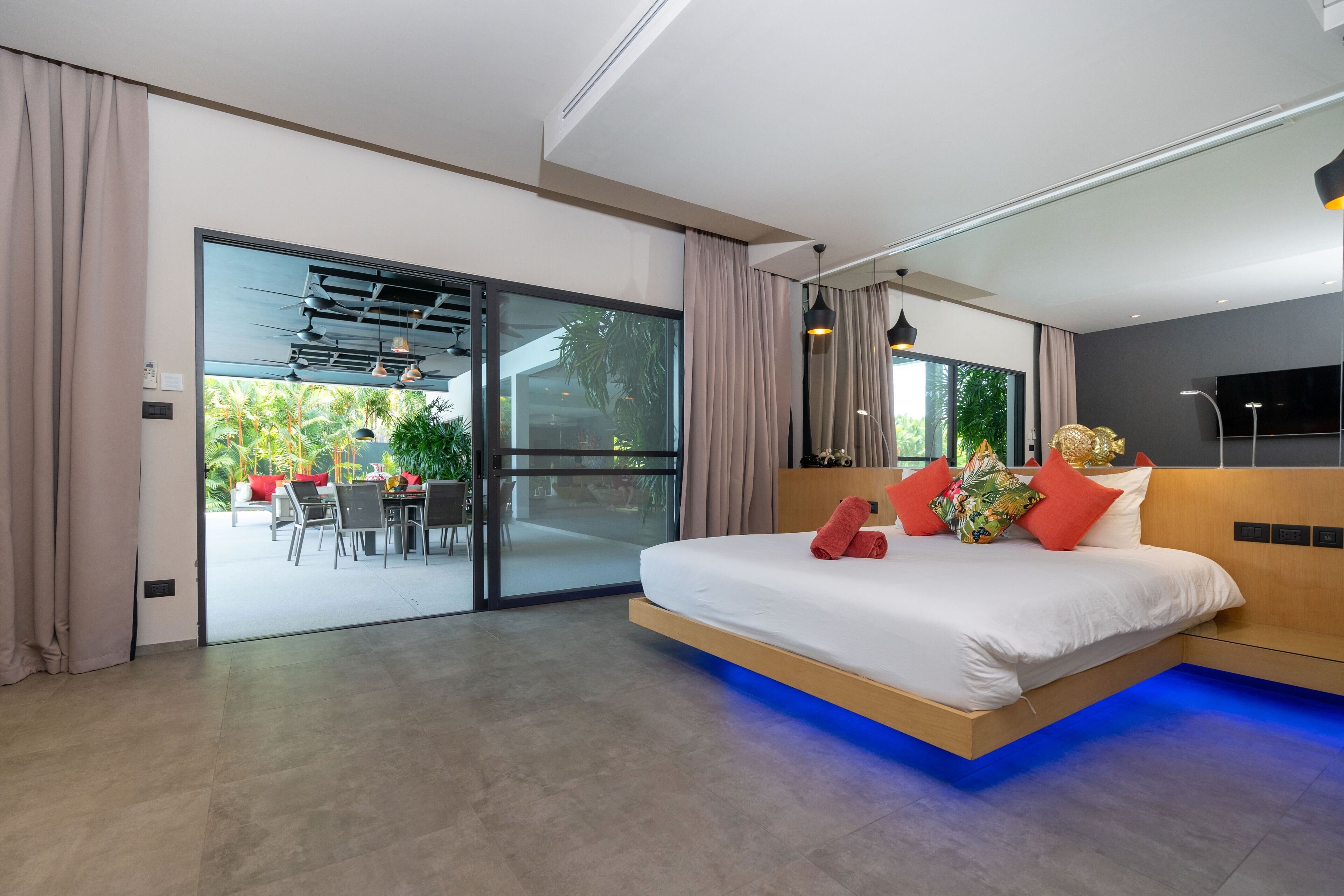 Villa Design, 5 quartos, vista para a piscina | Ferro/tábua de engomar, berços/camas para crianças grátis, Wi-fi grátis 