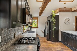 Casa, 3 quartos | Cozinha privada | Geladeira, fogão, cafeteira/chaleira, torradeira