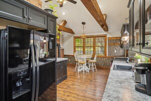 Casa, 3 quartos | Cozinha privada | Geladeira, fogão, cafeteira/chaleira, torradeira