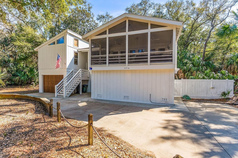 Spacious Family Getaway With Resort Amenities, Guest Cards And Golf Cart Included! - Fripp Island, SC