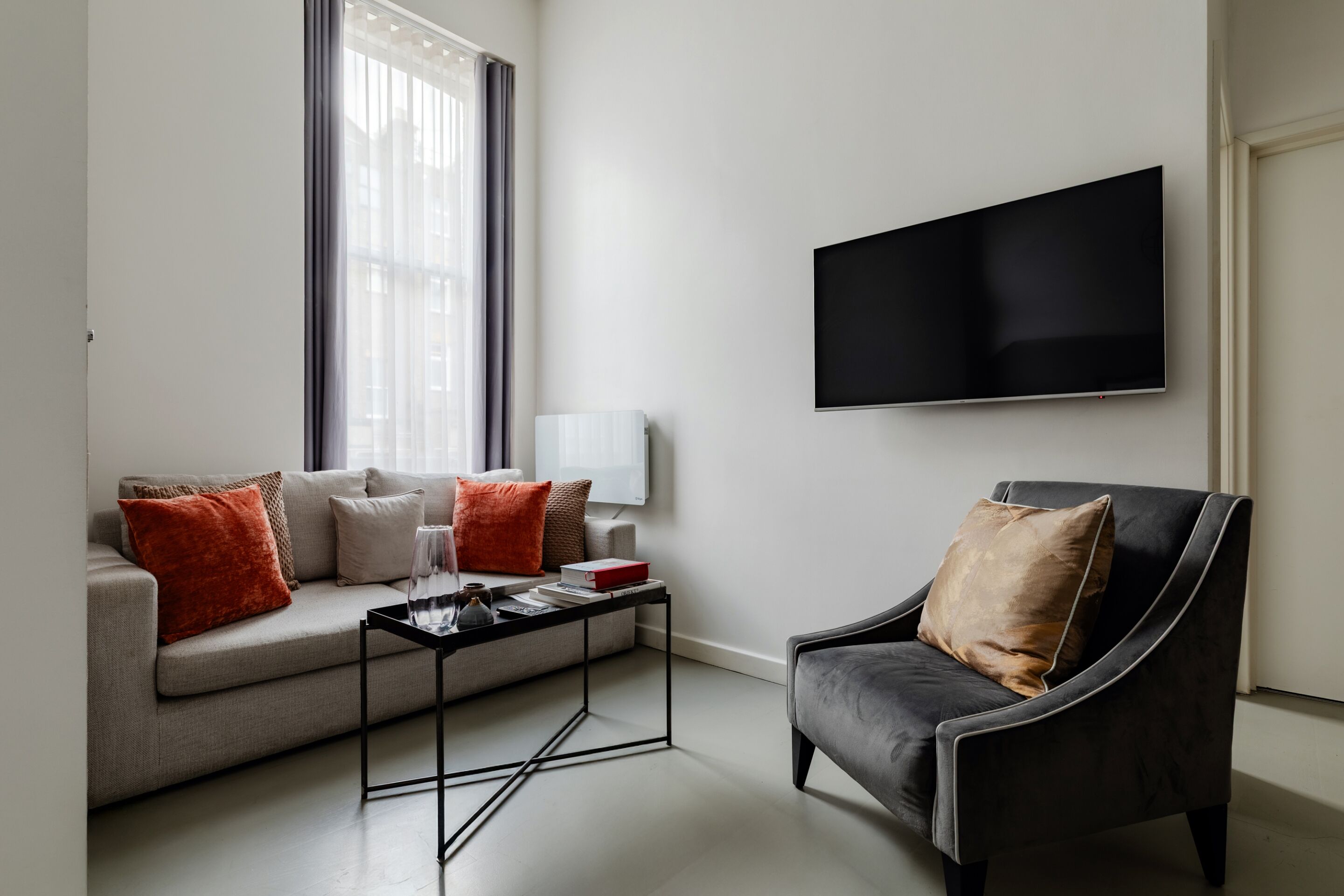 One Bed Flat In High Street Kensington - London