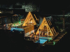 Villa Presidencial, vista para a montanha | Terraço/pátio interior