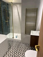 Quarto Superior | Ferro/tábua de engomar, Wi-fi grátis, roupa de cama fornecida 