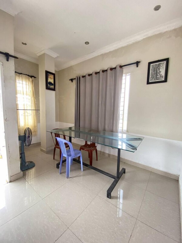 Combretrata - Phnom Penh