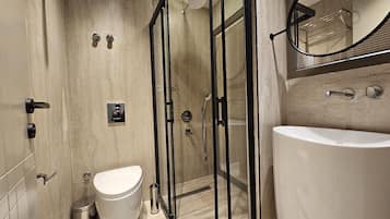 Quarto casal standard | Roupas de cama premium, frigobar, cofres nos quartos, escrivaninha
