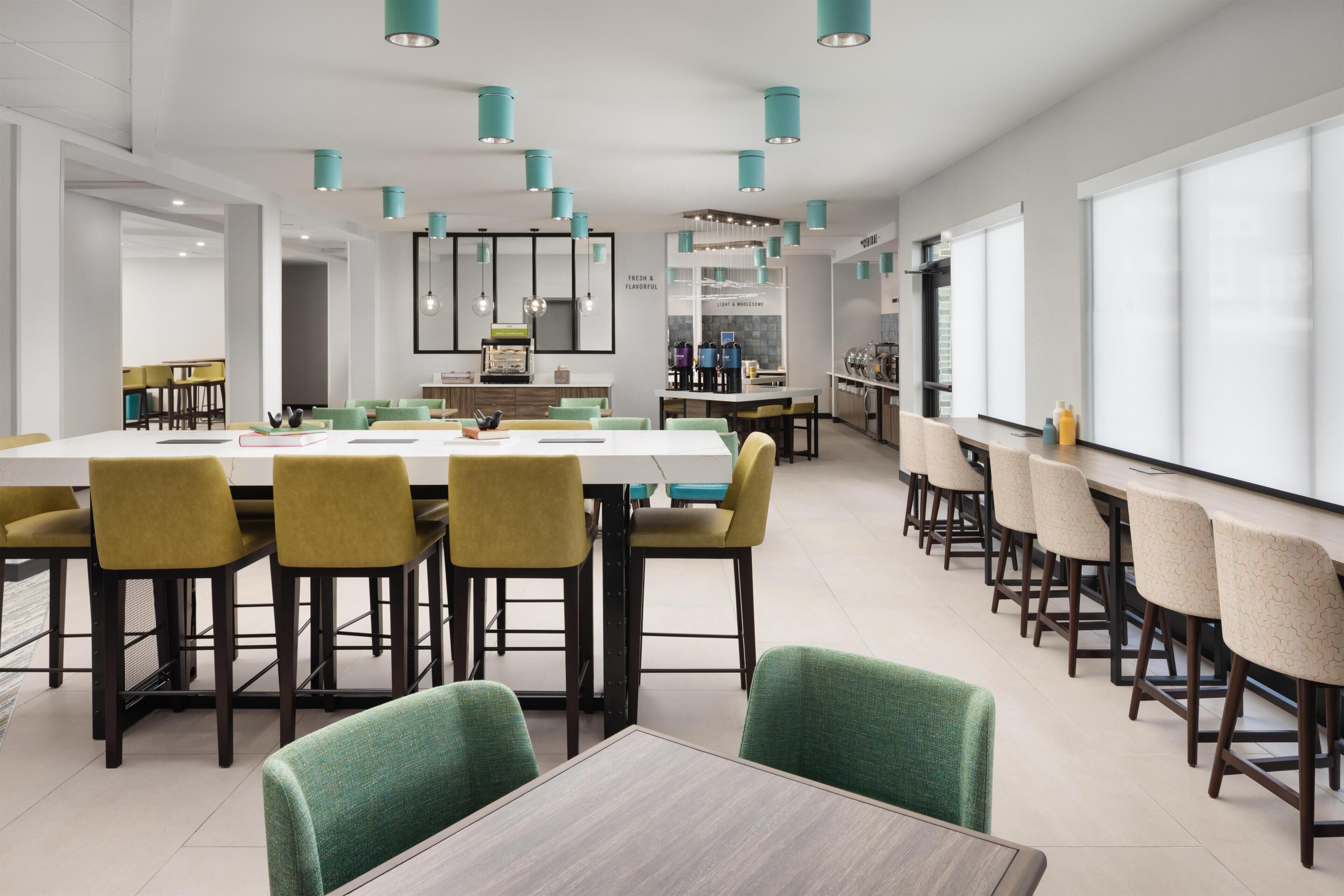 Café da manhã com buffet grátis todos os dias