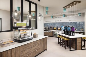 Café da manhã com buffet grátis todos os dias