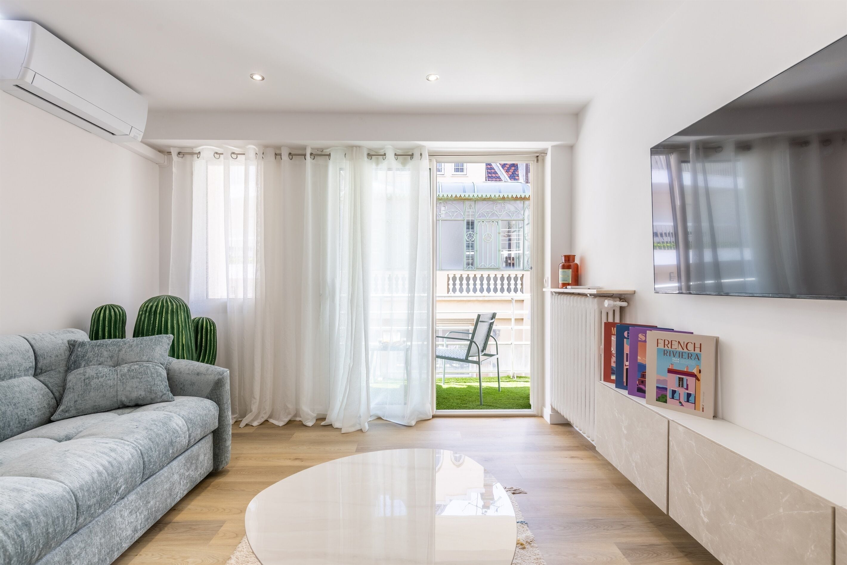 Renovated 2-br On Prestigious Boulevard Croisette - Le Cannet