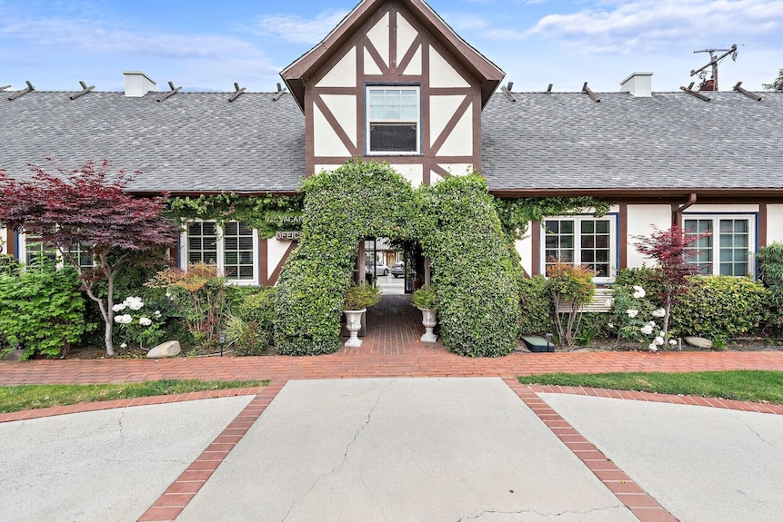 Newly Renovated Boutique Hotel In Heart Of Solvang, California - Dog Friendly - Solvang, CA