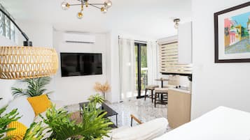 Apartamento de Luxo, varanda, vista para a piscina | 2 quartos, com decoração personalizada, com mobília individualizada