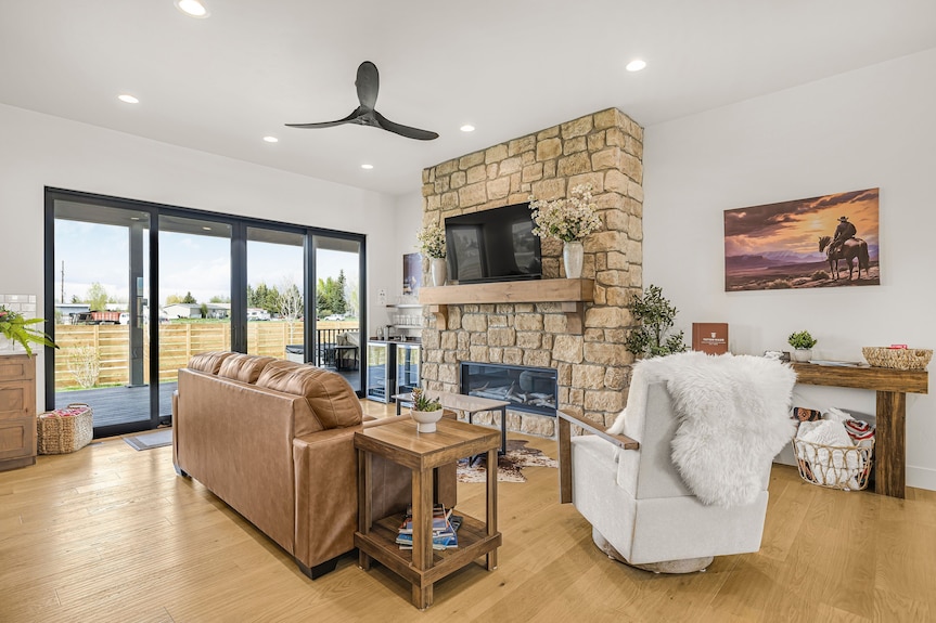 Modern Home For Families + Dogs. Walk To Main St - 德里格士