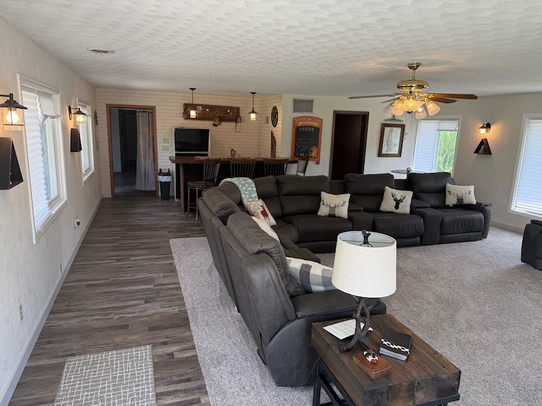 Country Home On The River. - Pleasant Creek State Recreation Area, Palo