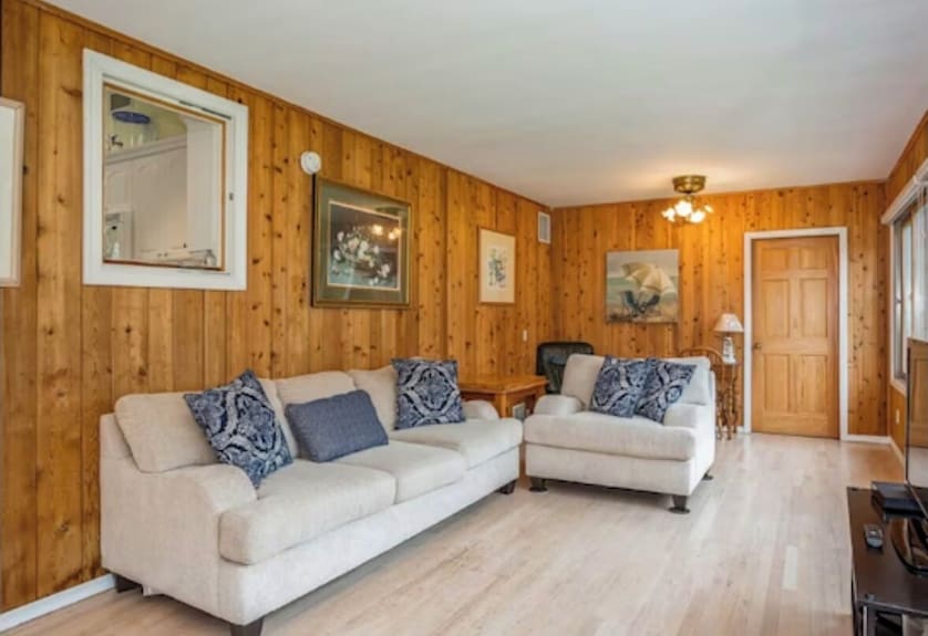 Charming 3-bedroom House In Lovely Hampton Bays - Your Perfect Summer Escape! - East Quogue, NY