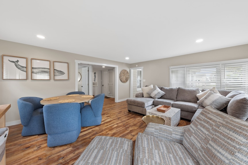 East Of Rt 1 Coastal Cottage 5-bedroom / 2.5-bath. Less Than 2 Miles To Beach - Rehoboth Beach, DE