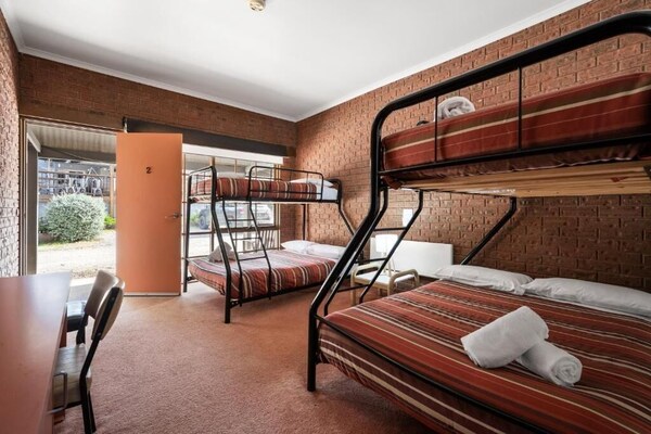 Harrietville Snowline Hotel - Gippsland