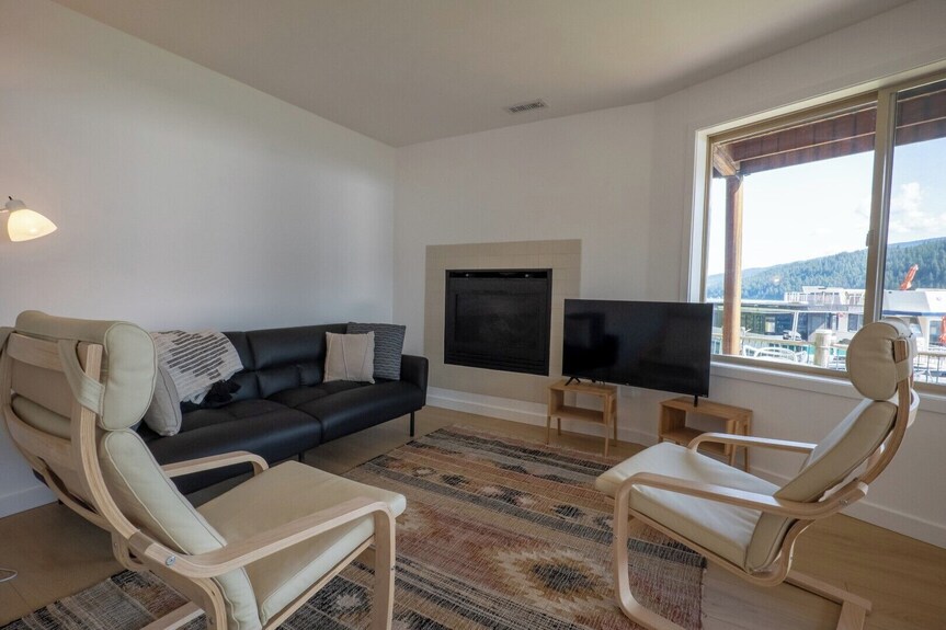 Lakeside Lodging Steps From The Water At Clipper Marina In Priest Lake Idaho - Priest Lake, ID