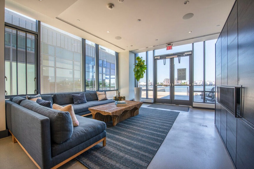 Blueground | Central-maverick Square, Pool, Nr Boston Harbor - Boston, MA