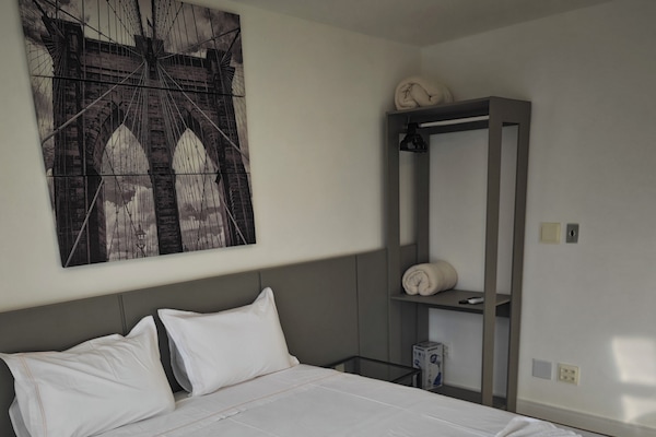Apartamento, 1 cama queen-size, não fumadores | 1 quarto, Wi-fi grátis, roupa de cama fornecida