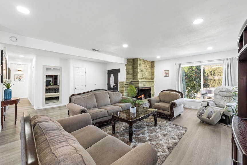 Spacious 4br Retreat In Pomona- Sauna + Hot Tub + Massage Chair - Pomona, CA