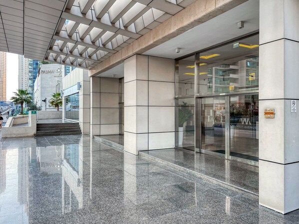 Blueground | Dubai Marina, pool, nr Marina Reviews, Deals & Photos 2026 ...