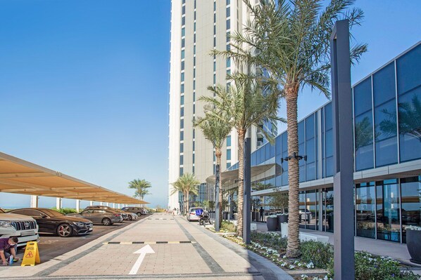 Blueground | Dubai Marina, pool, nr Marina Reviews, Deals & Photos 2026 ...