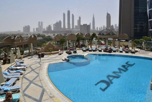 Blueground | DIFC, pool, nr Dubai World Trade Centre Reviews, Deals ...