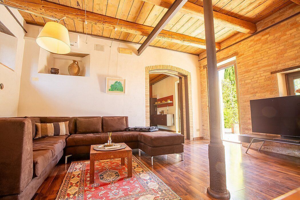 Villa Mora: Una Caratteristica E Accogliente Villa Su Tre Piani Circondata Dal Verde. - Jesi