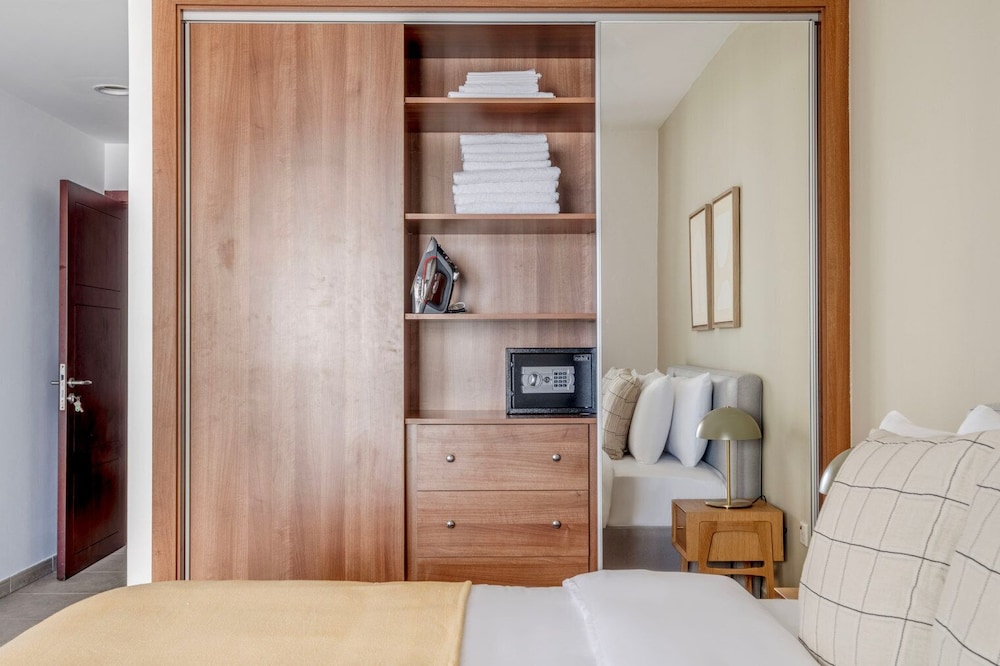 Blueground | Dubai Marina, pool, nr Marina Reviews, Deals & Photos 2026 ...