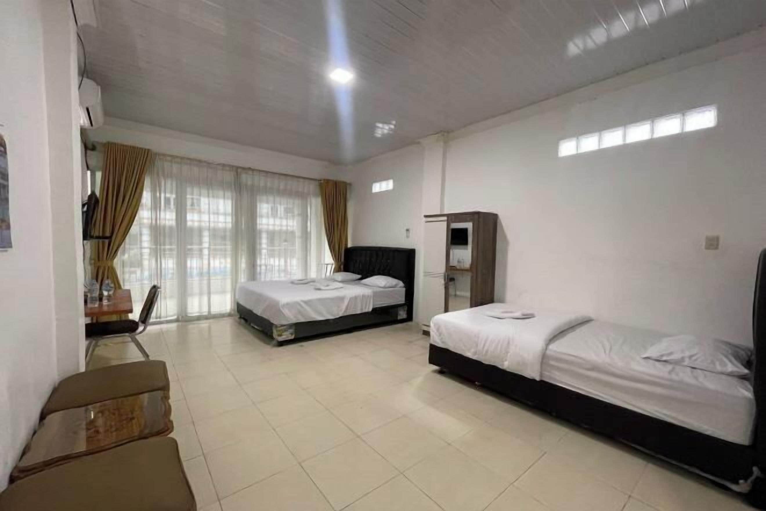 Secretária, Wi-fi grátis, roupa de cama fornecida 