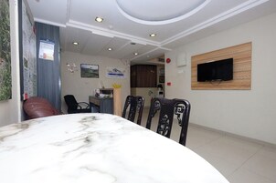 Área de estar no saguão