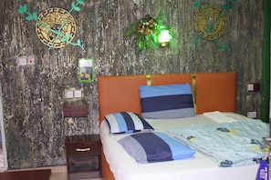 Quarto Individual, 1 cama queen-size, polibã adaptado para cadeiras de rodas, não fumadores | Cofre no quarto, secretária