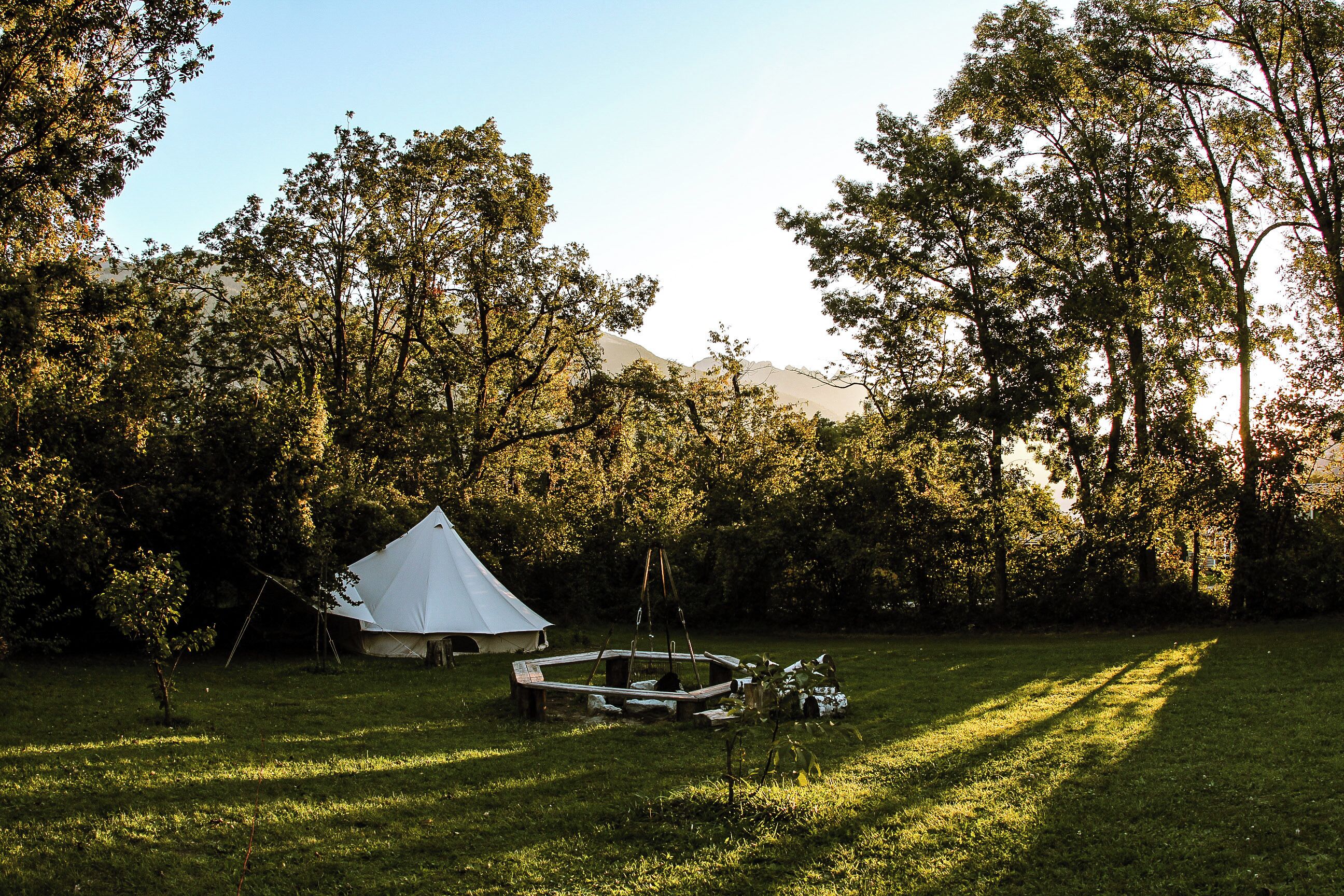 Barraca exclusiva, 1 cama Queen, vista para o jardim | 1 quarto, roupas de cama premium, individualmente decorados