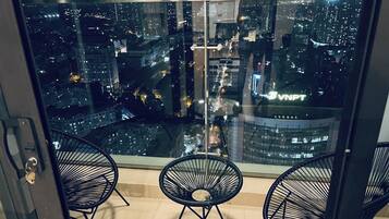 Apartamento luxo, 2 quartos, vista para o lago | Vista para a cidade