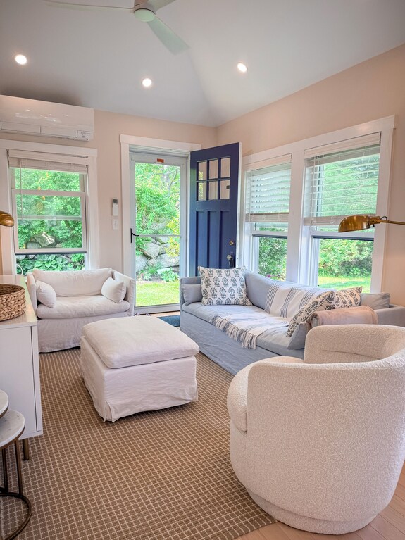 Twin Lights Coastal Cottage - Massachusetts