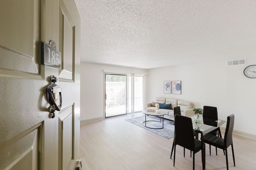 Rosehill Pointe 185 I Spacious 1 Bed 1 Bath - Overland Park, KS