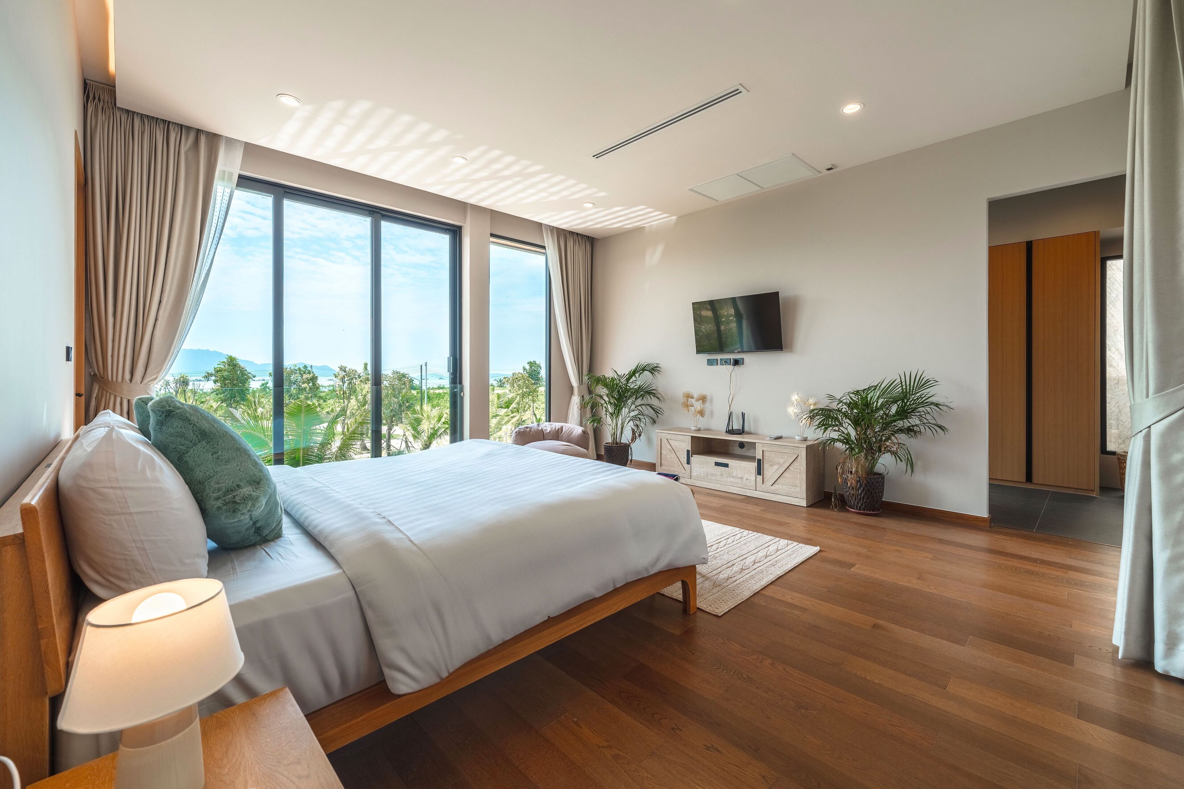 Villa Design, 3 quartos, vista para a piscina | Wi-fi grátis, roupa de cama fornecida 