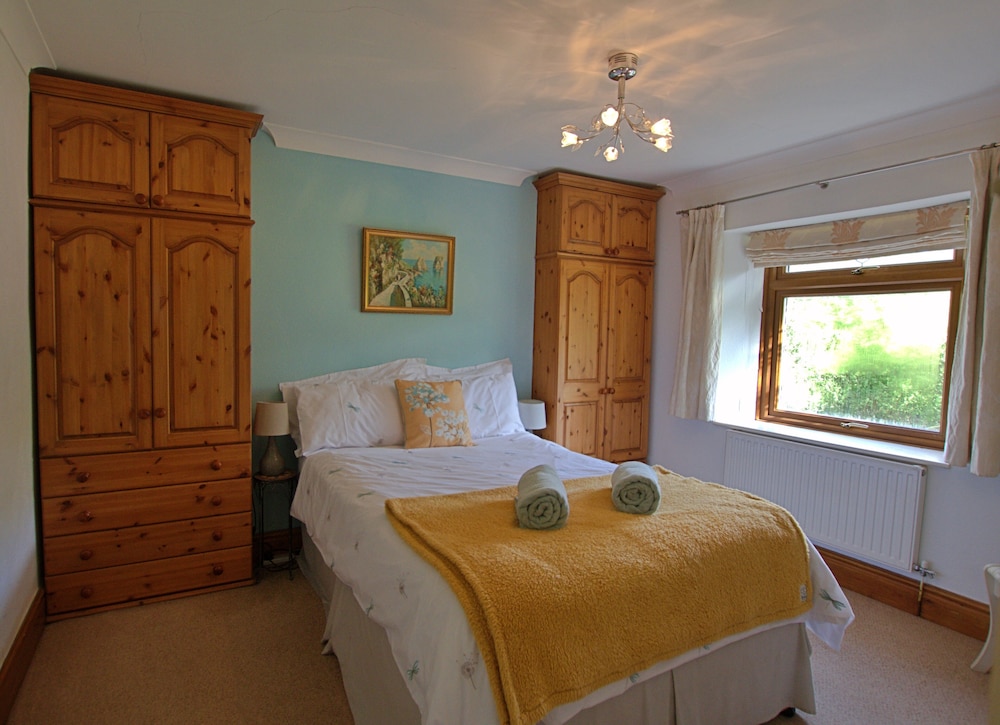 Cosy 18th century cottage. Pet friendly. Absolute tranquility ...